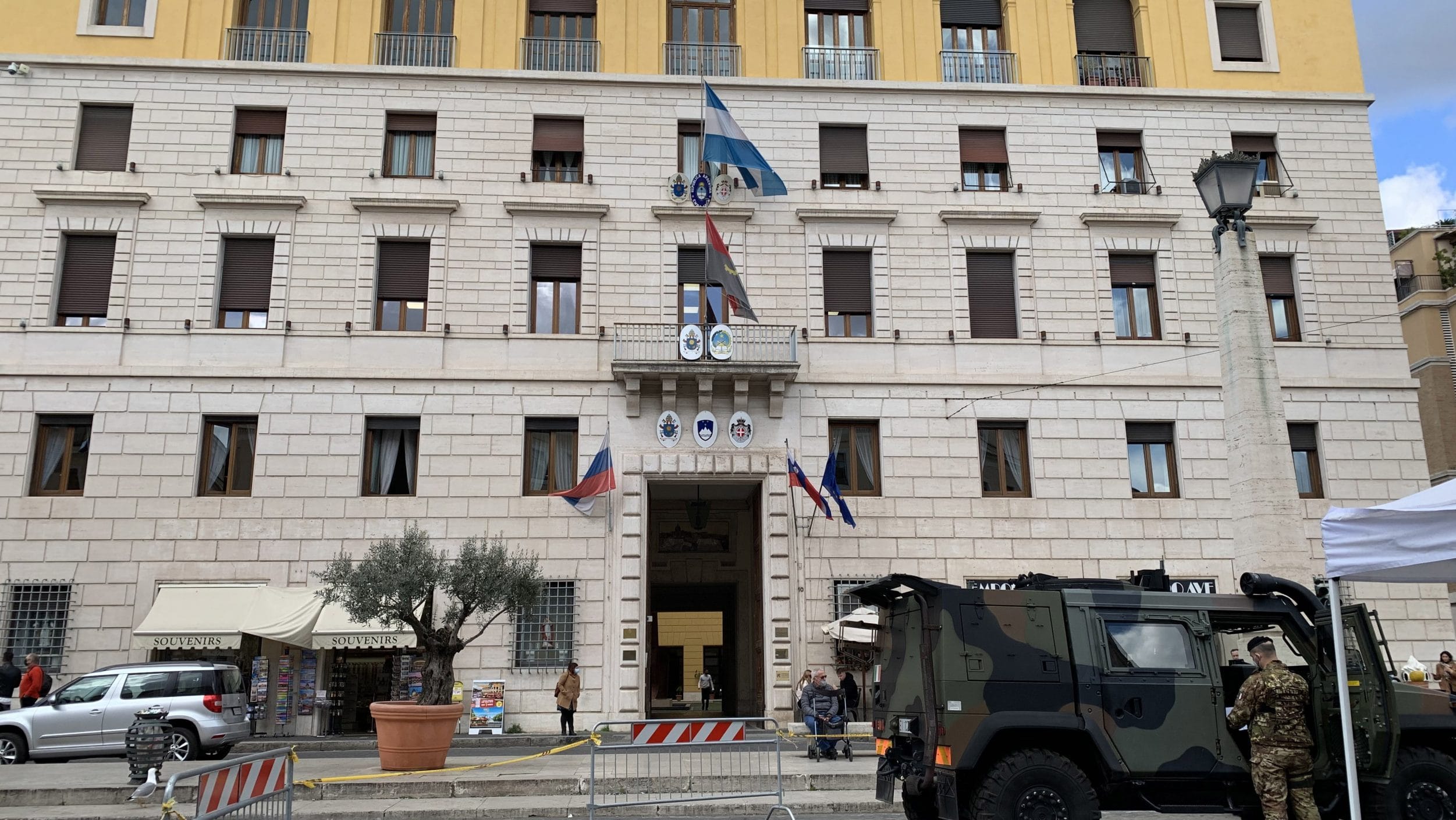 Pope visits Russian embassy to show concern over ‘war’ in Ukraine | LA ...