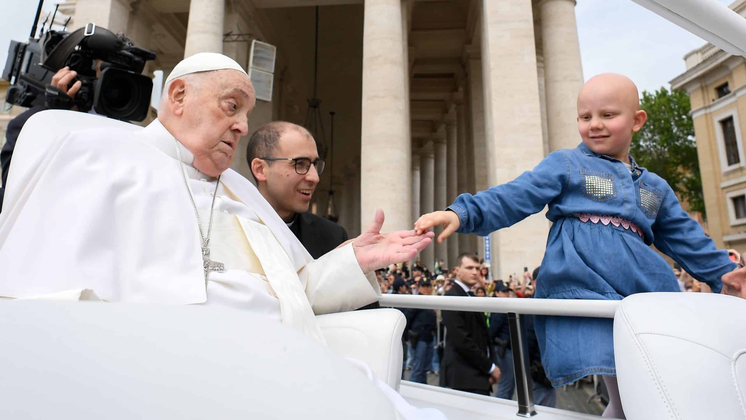 Pope thanks nurse for taking him to St. Peter’s Square one last time ...