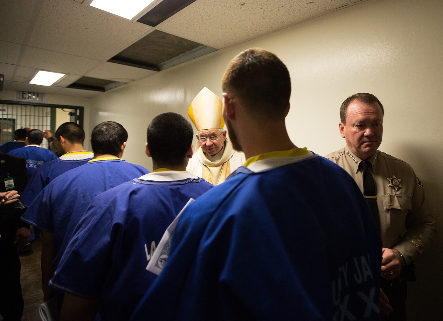 Sheriff, archbishop bring Christmas faith to inmates at LA County ...